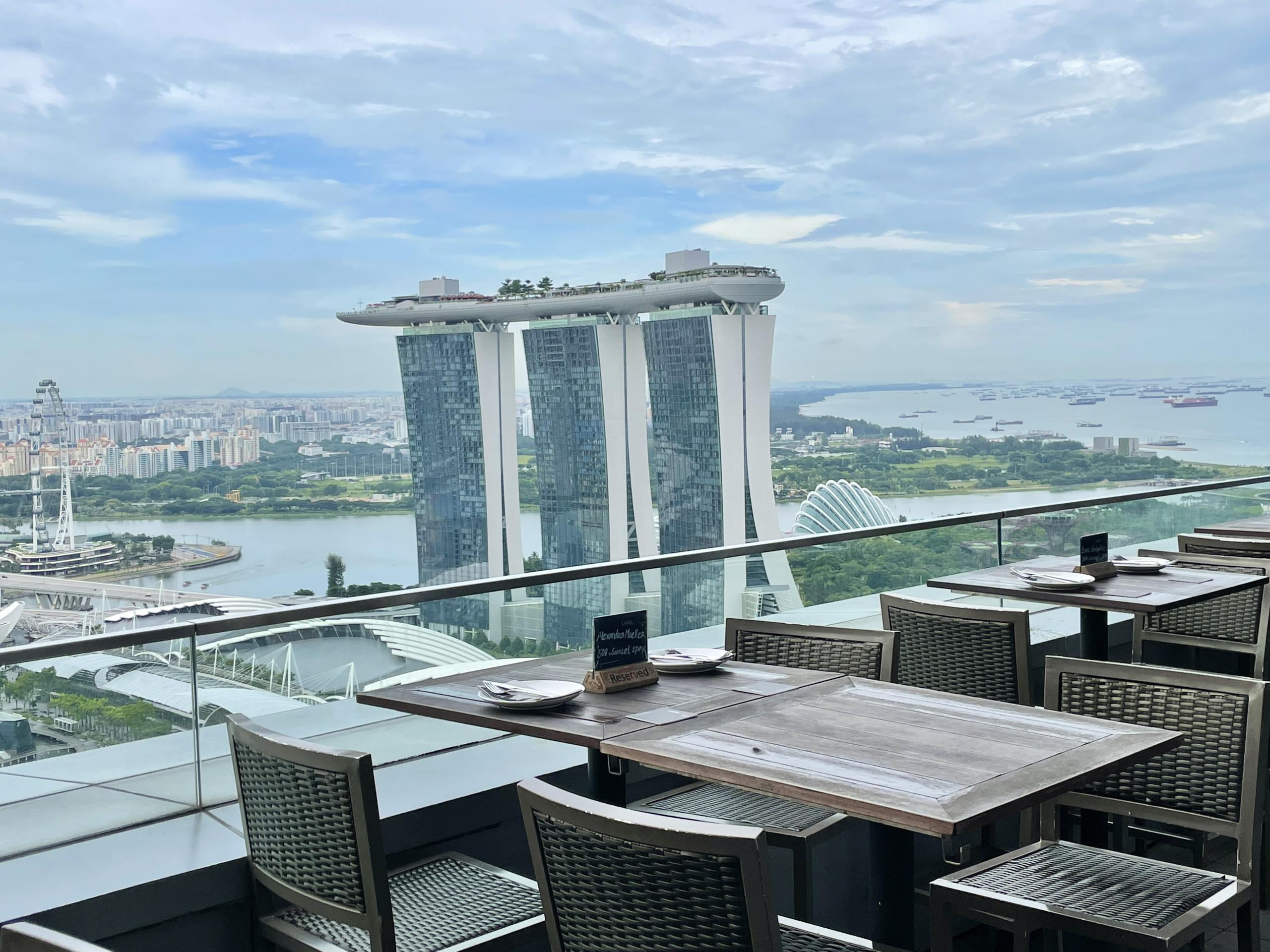 世界一高い場所にあるビールの醸造所 レストラン Level 33 – Trip Paradise